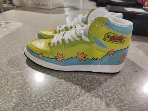 The Mystery Machine Scooby Doo Mid 1 Basketball Shoes - AnimeBape